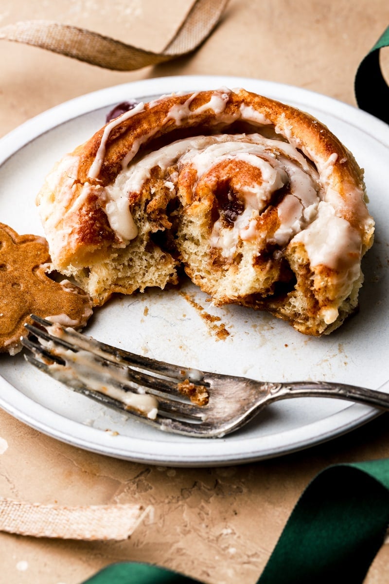Gingerbread Cinnamon Rolls - Baran Bakery